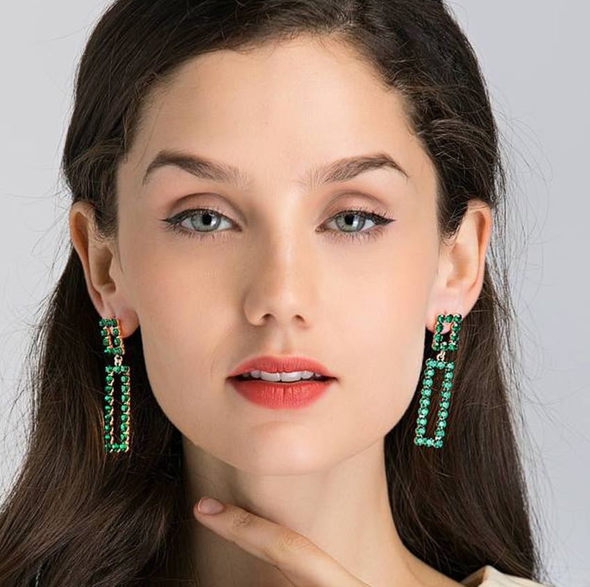 How To Pick The Perfect Party Outfit With Own The Looks