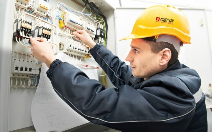 Choosing The Right Electrical Contractor – The Comprehensive Guide