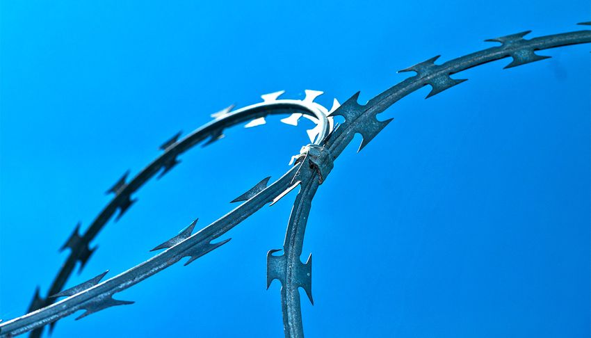Razor Wire VS Barbed Wire – Which is More Efficient? - iCharts