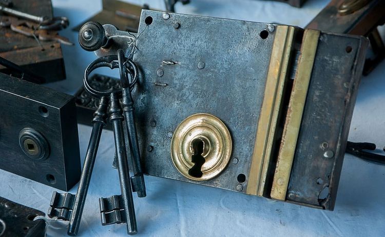 Why You Should Hire A Professional Locksmith In 2024 Icharts