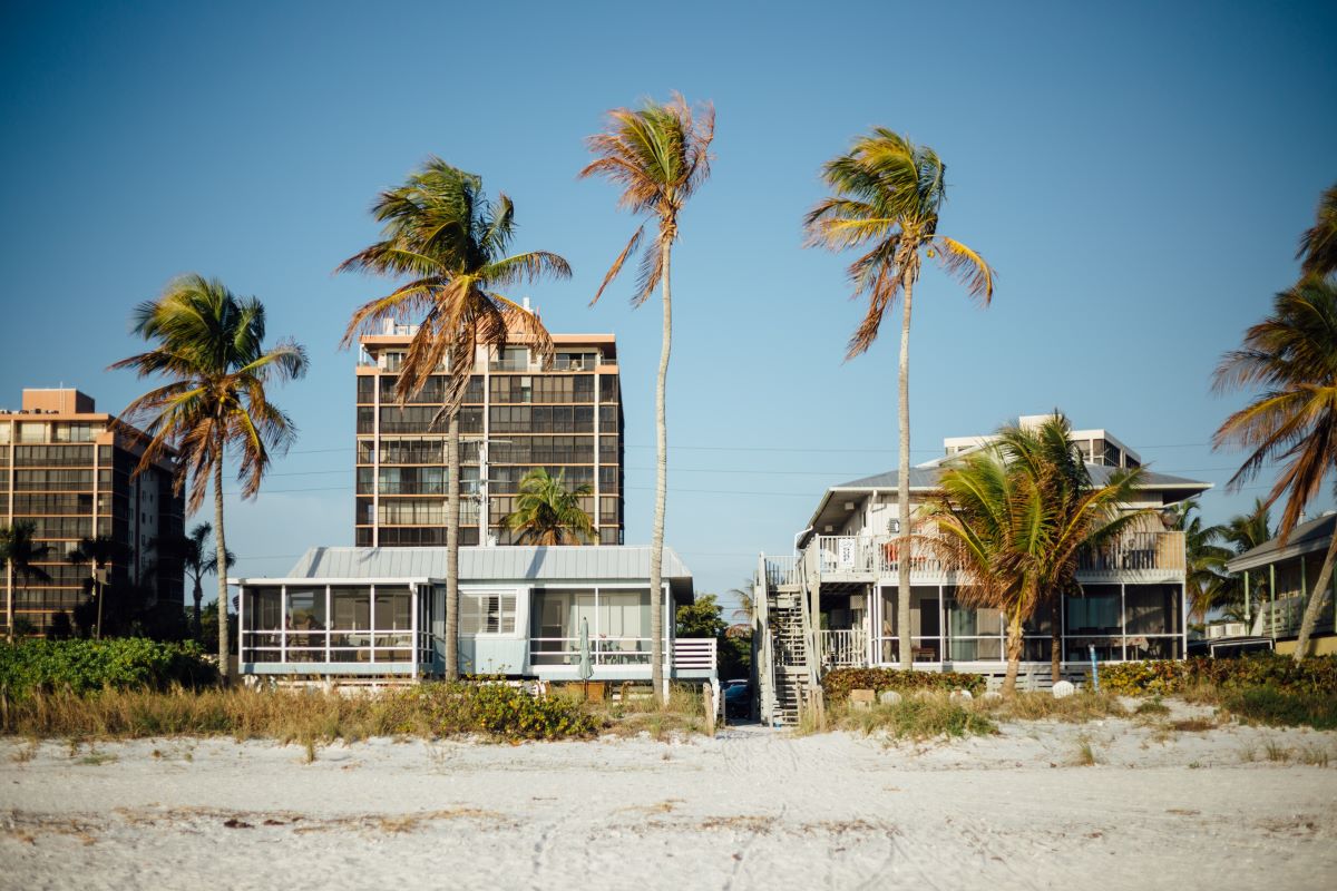 5 Things to Consider When Building a Beach House - iCharts