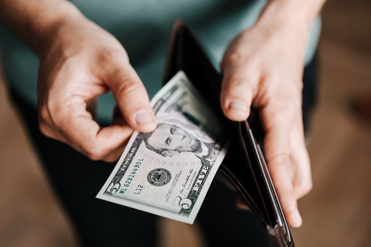 10 Situations Where Running Out of Cash Can Land You in Trouble - iCharts