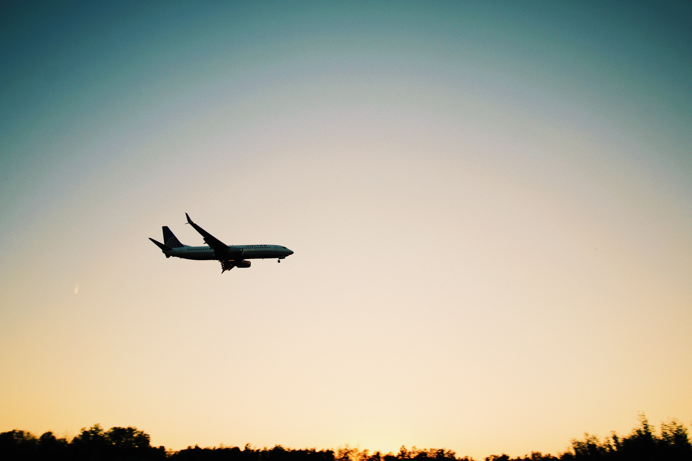Tips And Hacks To Book An Emergency Flights - iCharts
