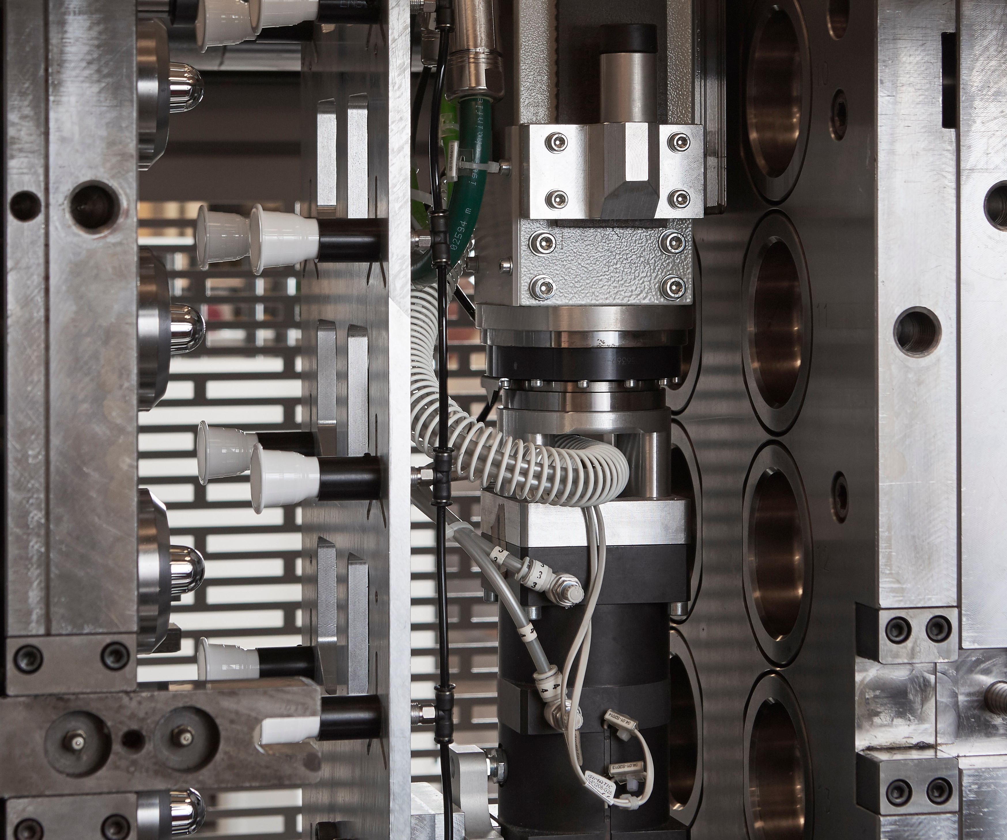 How to Choose the Right Mold Material for Your Project - 2024 Guide ...