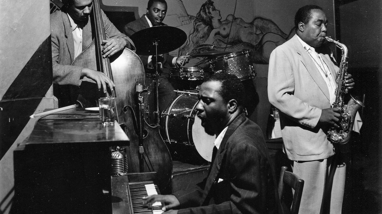 What Is Important to Know if You Want to Open a Jazz Club? - iCharts